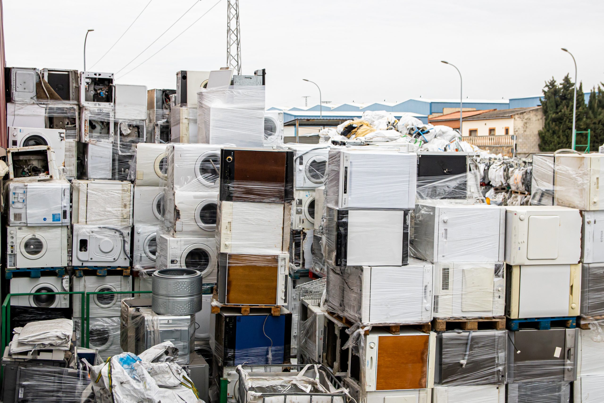 What to do with waste electrical and electronic equipment? - Movilex